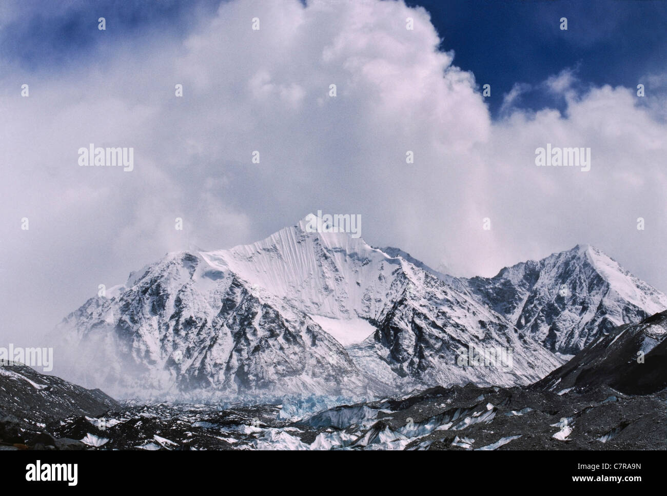 Mt everest and rongbuk glacier hi-res stock photography and images - Alamy