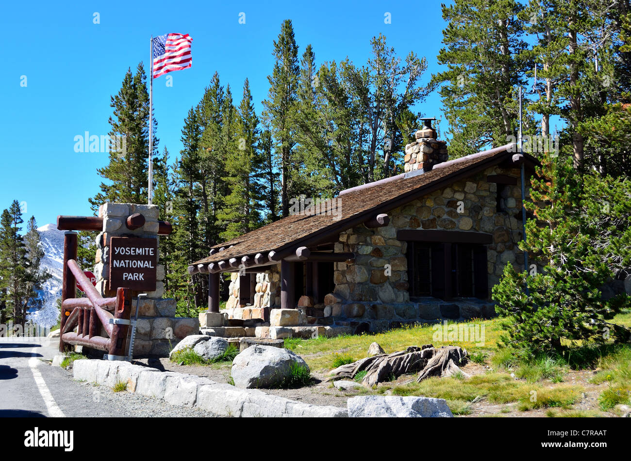 Entrance sign yosemite national park hi-res stock photography and ...