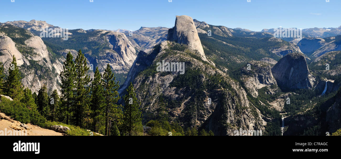 Panoramic view of Yosemite Valley and Half Dome from Washburn Point ...