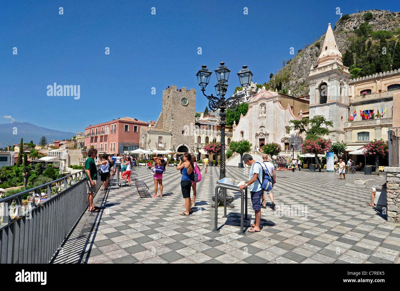 Taormina piazza ix aprile hi-res stock photography and images - Alamy