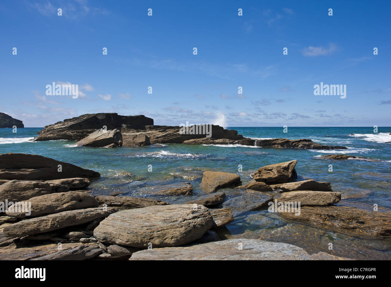 Trebarwith summer high tide north hi-res stock photography and images ...