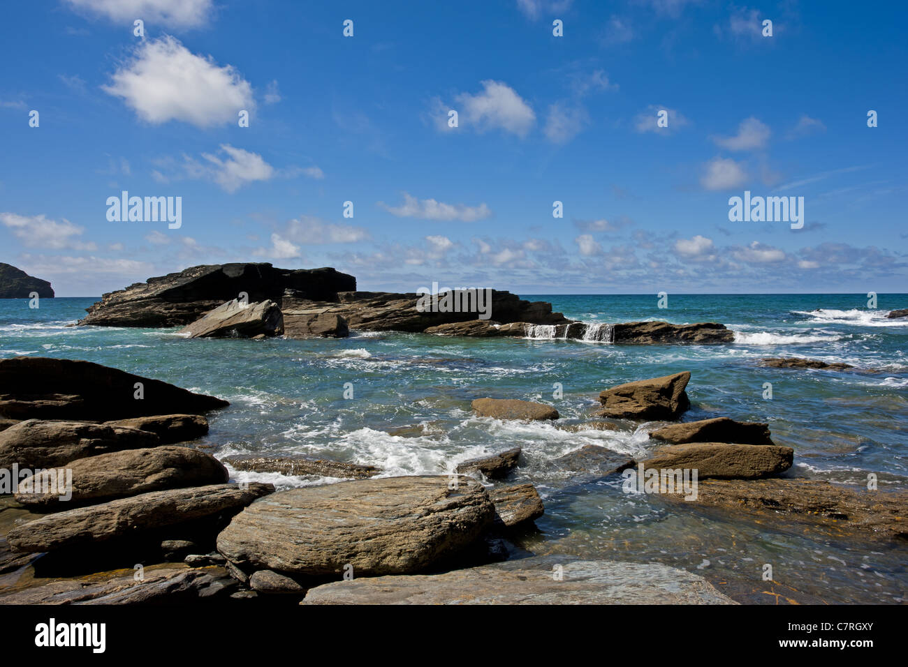 Trebarwith summer high tide north hi-res stock photography and images ...