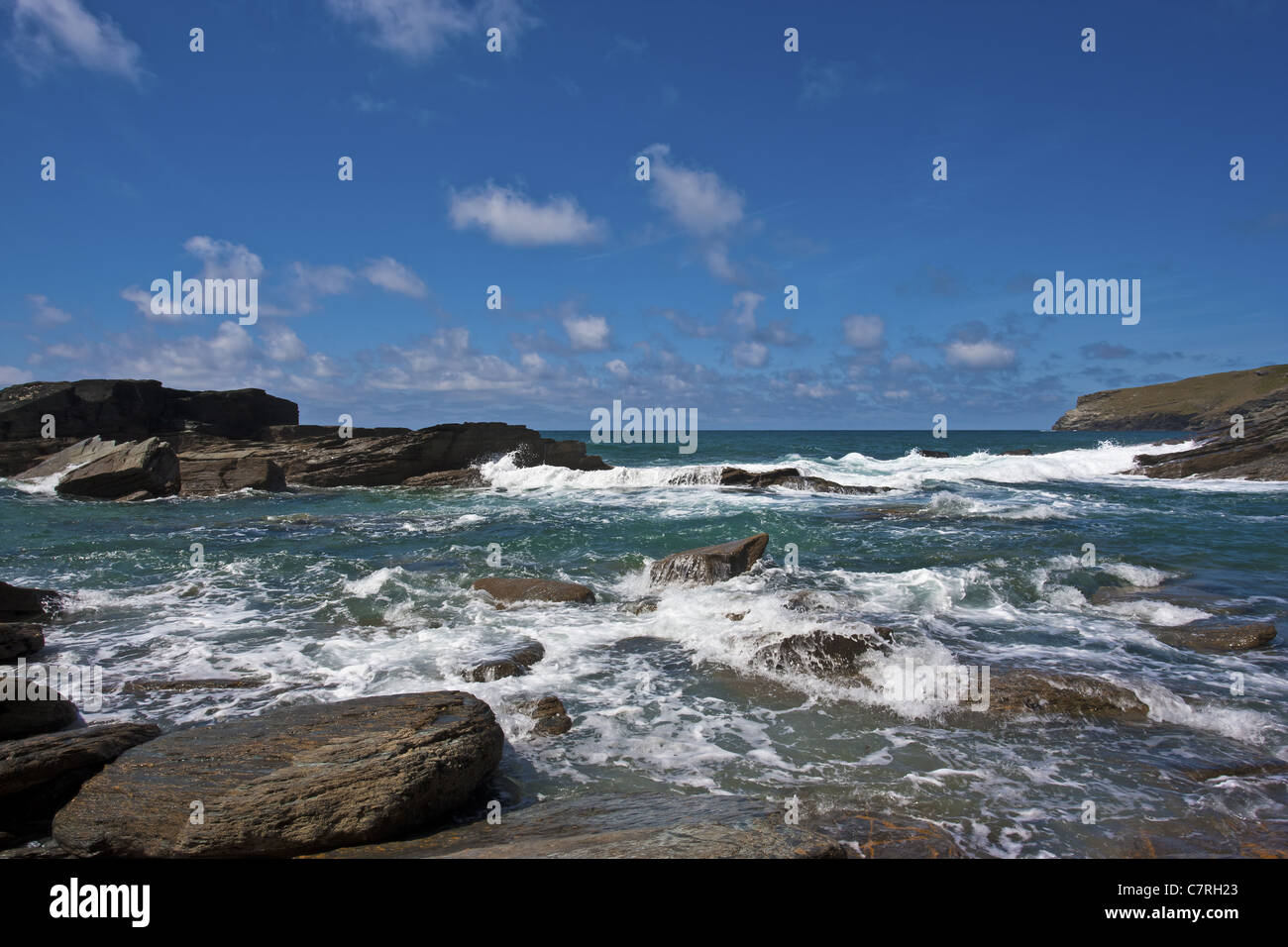 Trebarwith summer high tide north hi-res stock photography and images ...