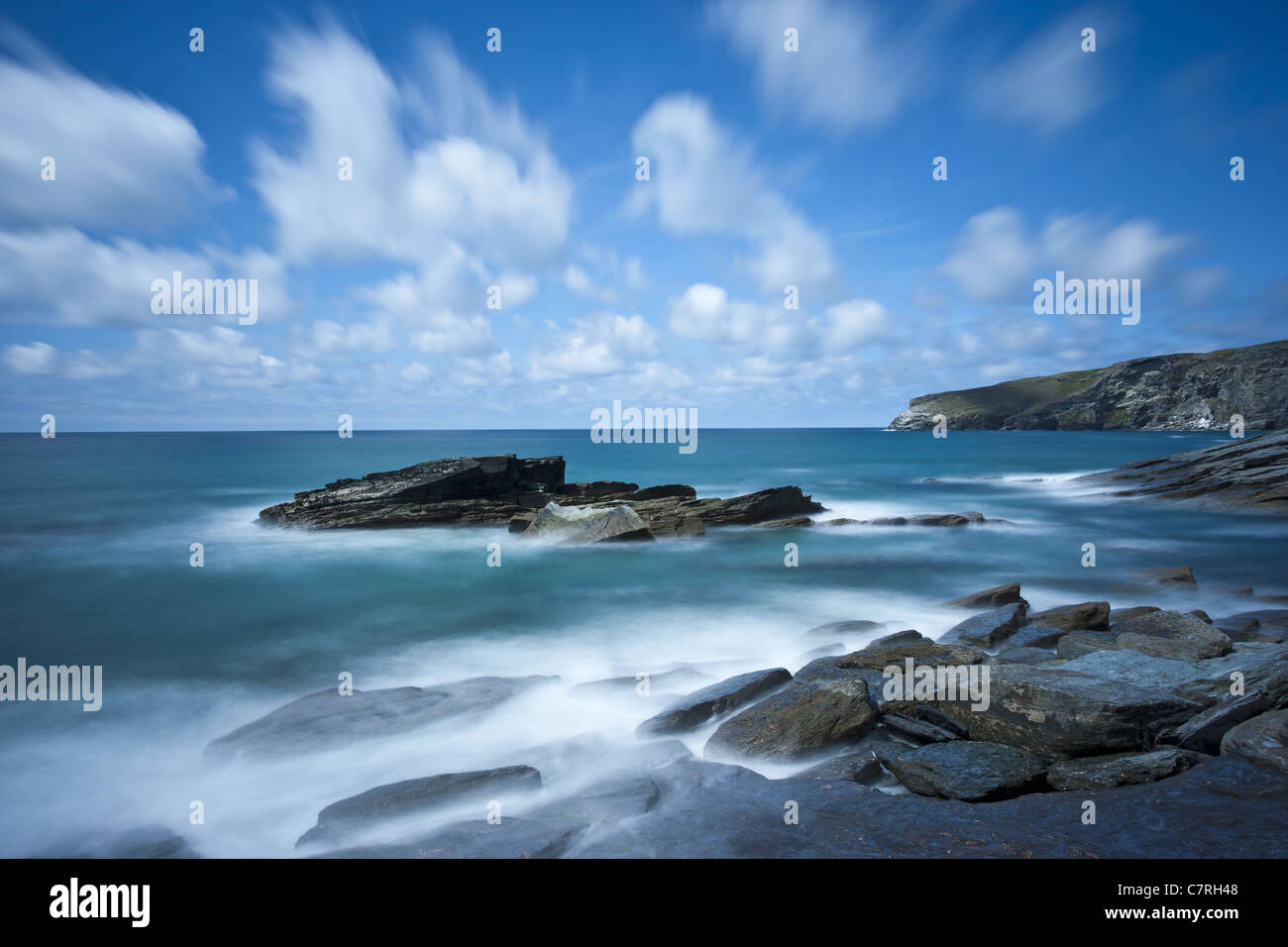 Trebarwith summer high tide north hi-res stock photography and images ...