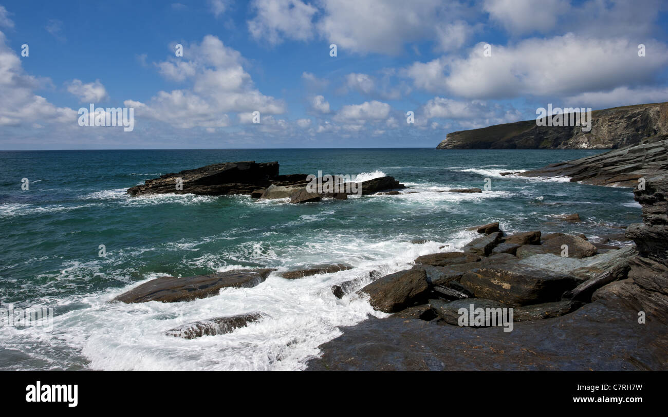 Trebarwith summer high tide north hi-res stock photography and images ...
