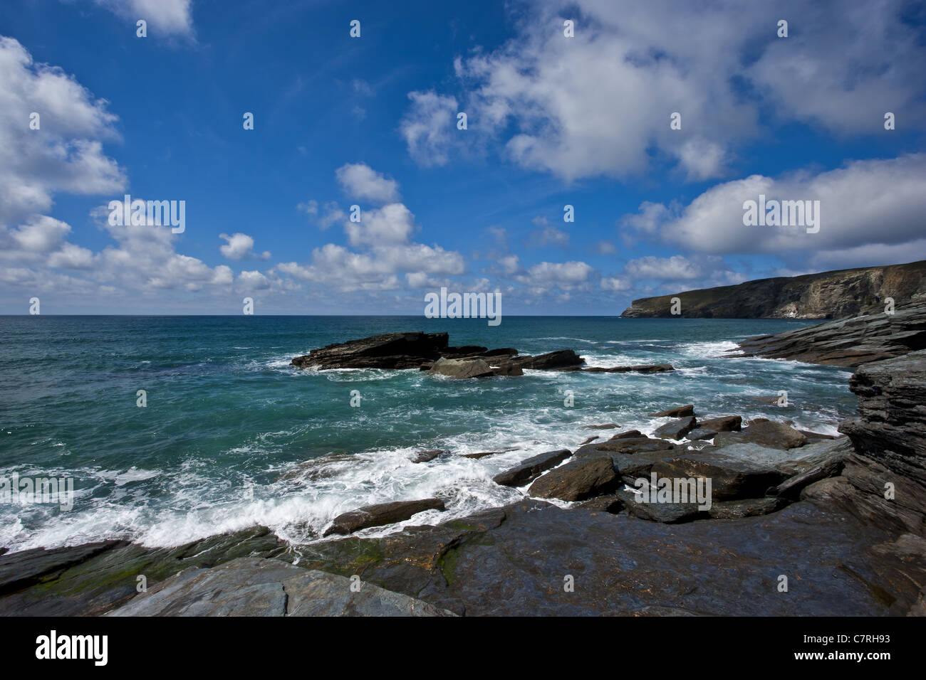 Trebarwith summer high tide north hi-res stock photography and images ...