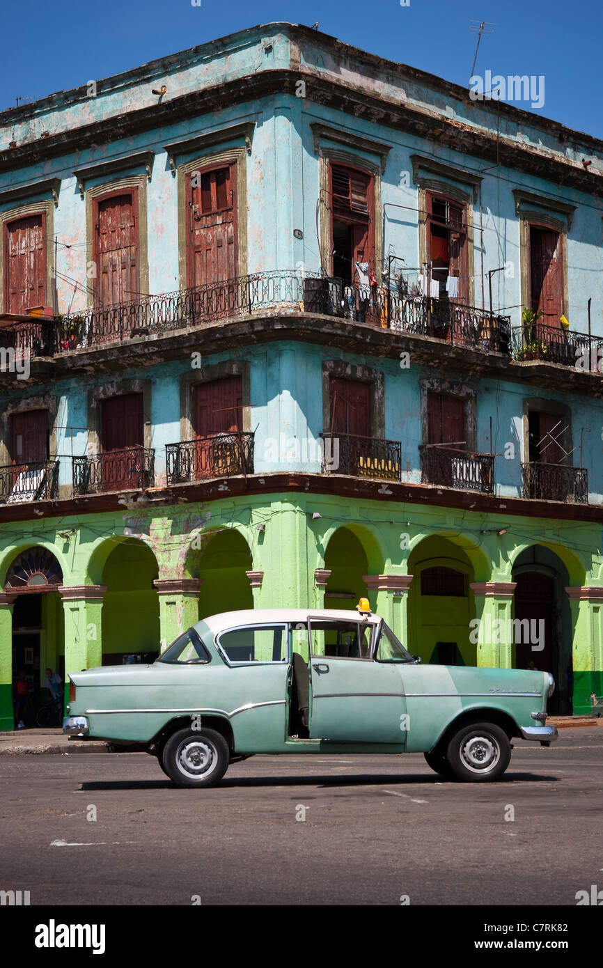 Vintage car parked outside building in front of Capitolio Stock Photo ...