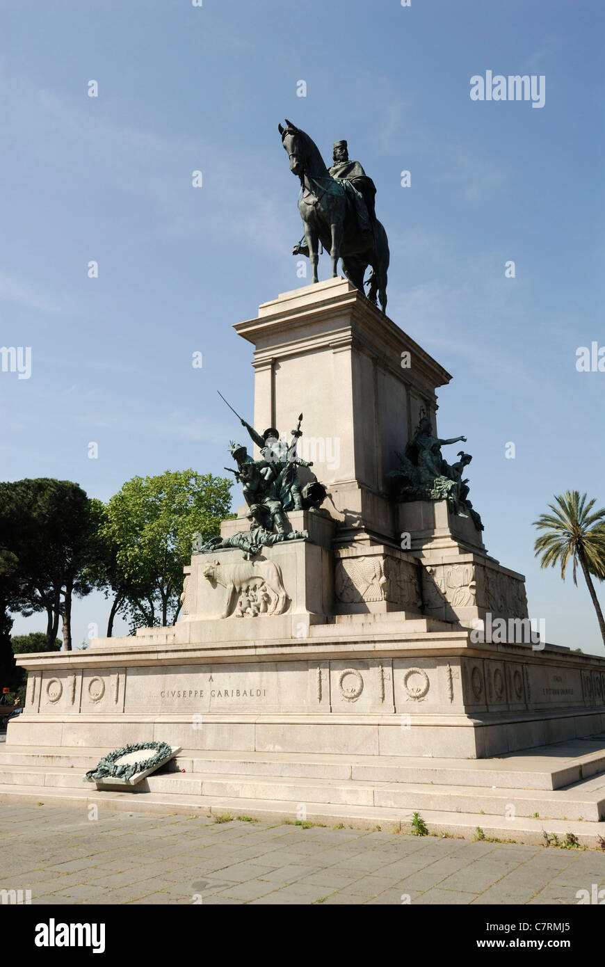 The statue of garibaldi at gianicolo hi-res stock photography and ...