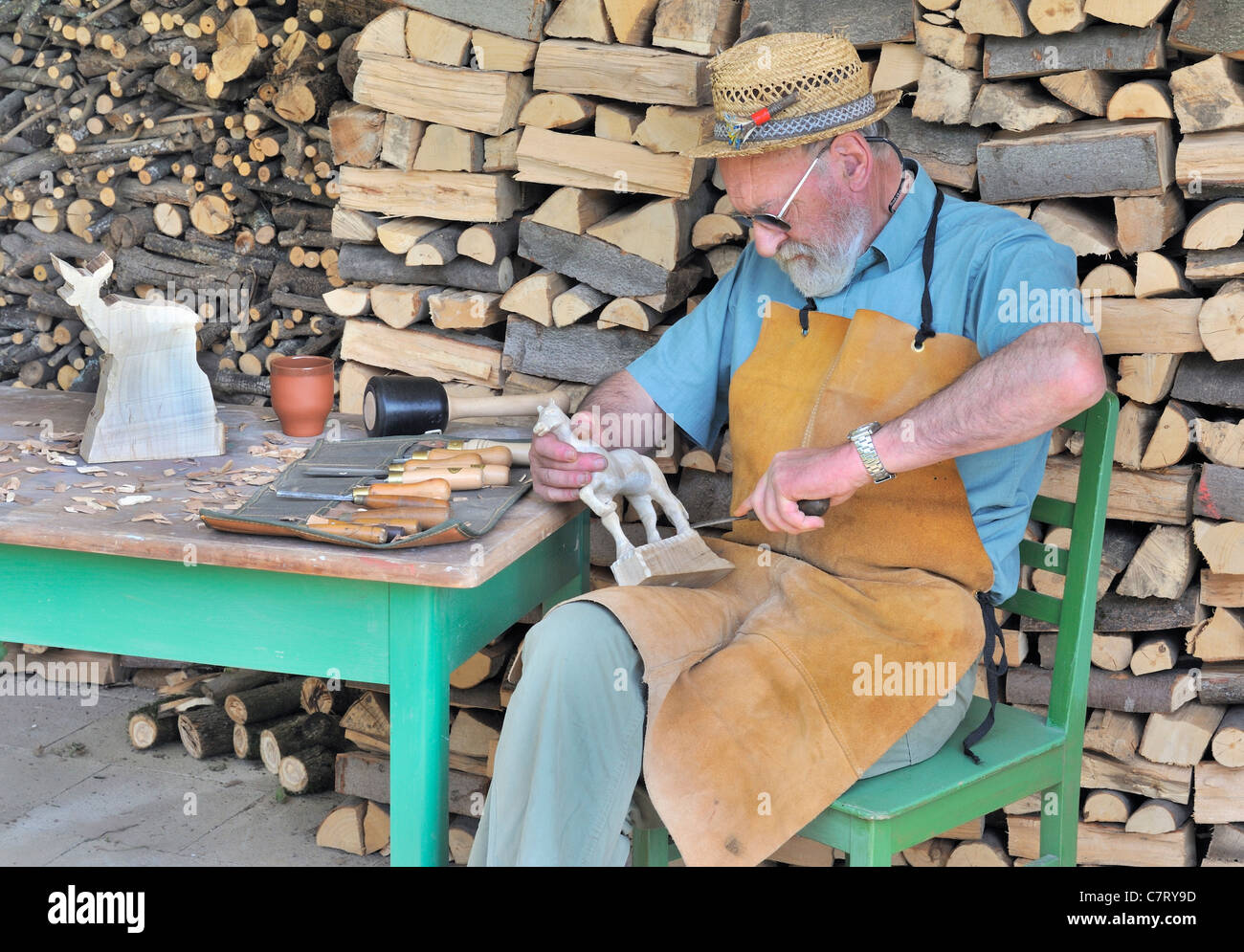 Old man wood carving hi-res stock photography and images - Alamy