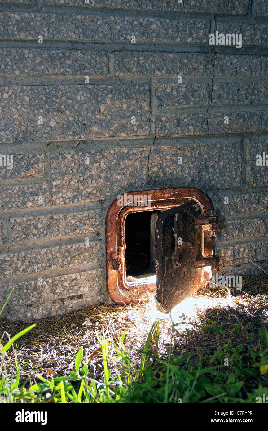 Partially Open Door Stock Photos & Partially Open Door Stock Images - Alamy