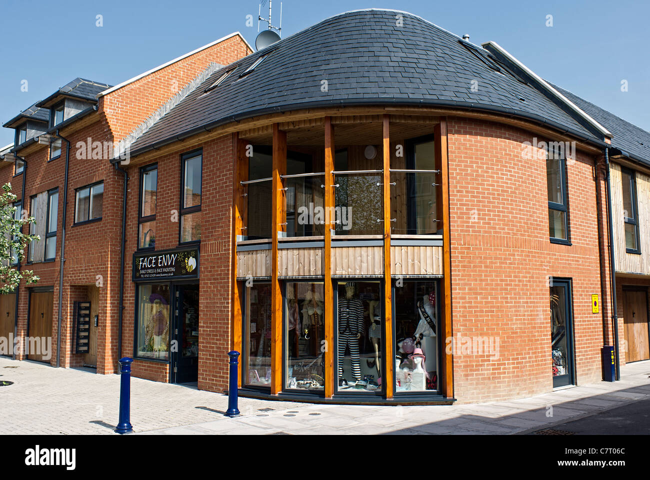 Multi purpose building hi-res stock photography and images - Alamy