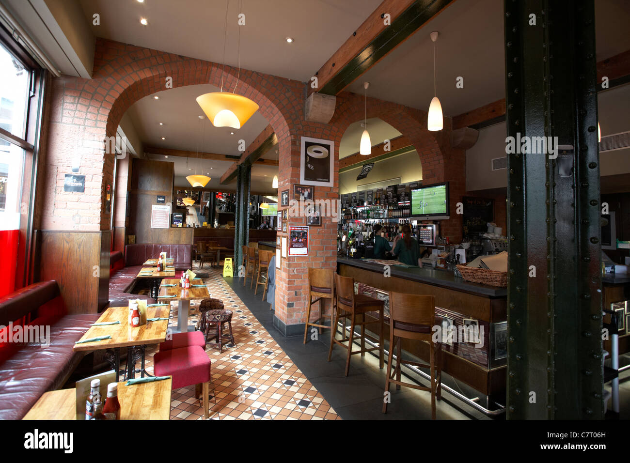 Victoria bar belfast hi-res stock photography and images - Alamy