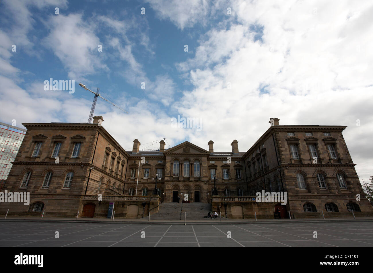 Custom house square belfast hi-res stock photography and images - Alamy