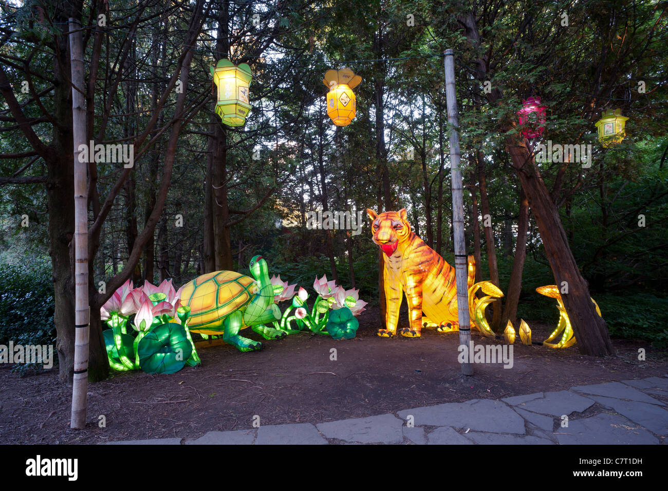 "The magic of lanterns" exhibition at the Chinese garden of Montreal ...