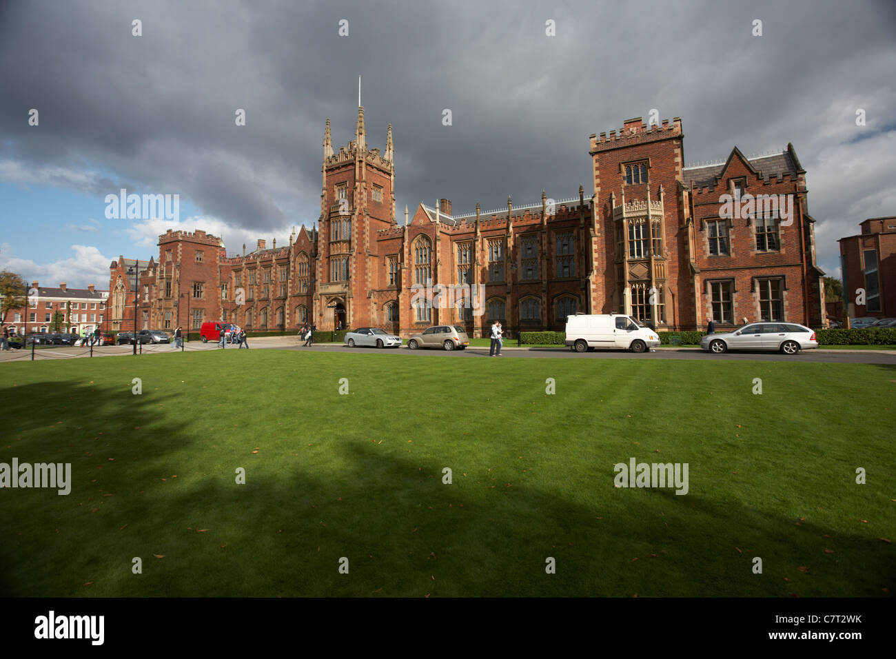 Uni building hi-res stock photography and images - Alamy