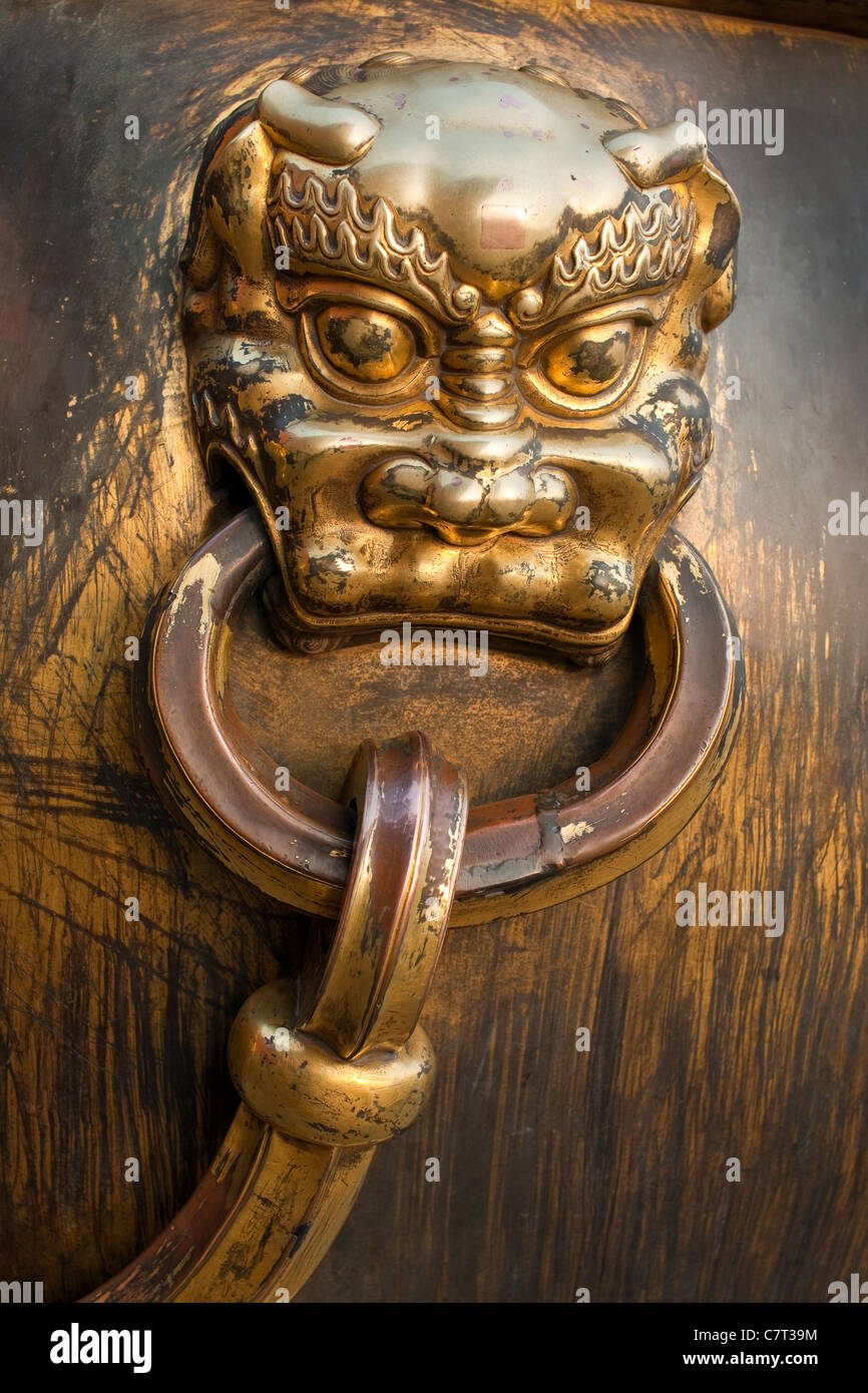 Devil bronze mask hi-res stock photography and images - Alamy