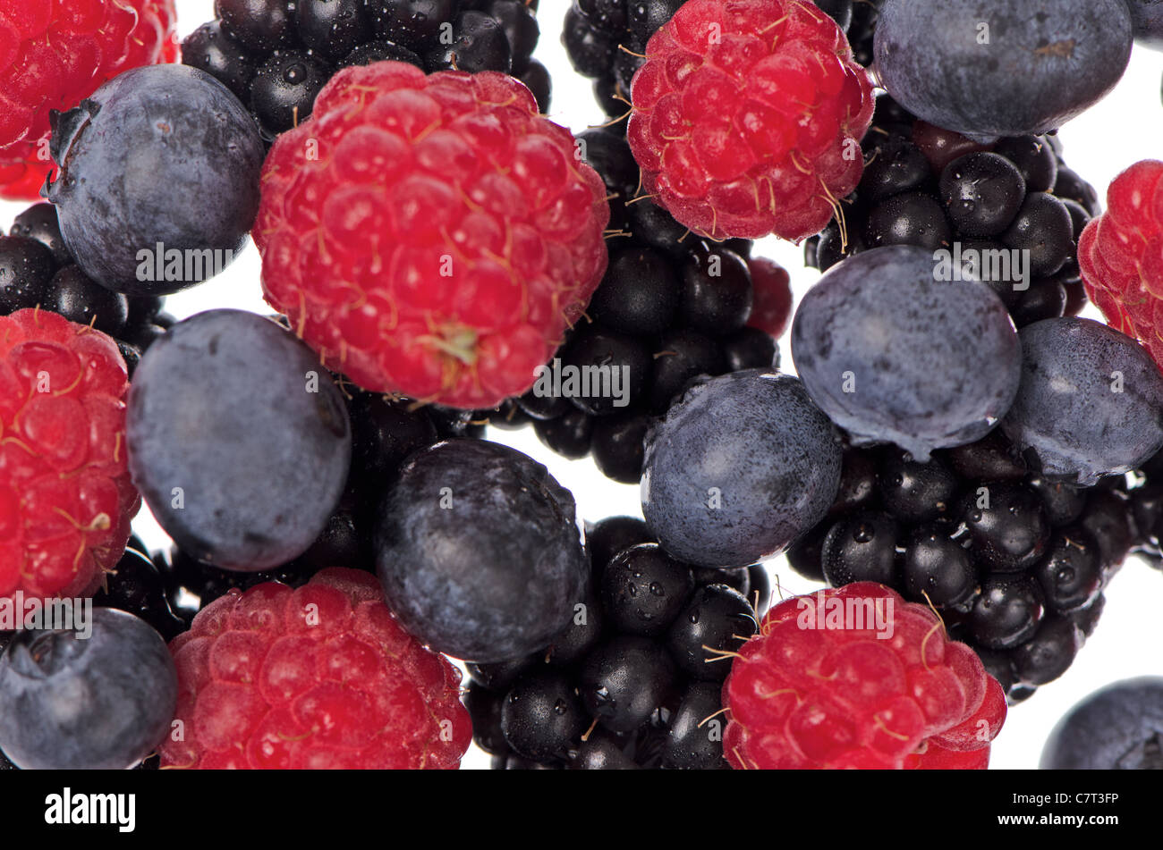 Mixed raspberries, blueberries and blackberries background Stock Photo ...