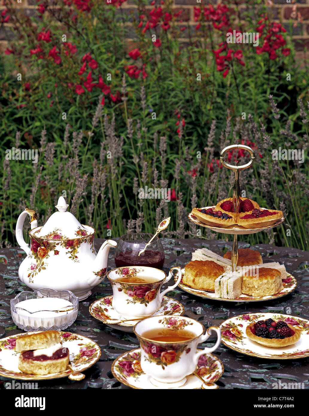 English afternoon tea setting Stock Photo - Alamy