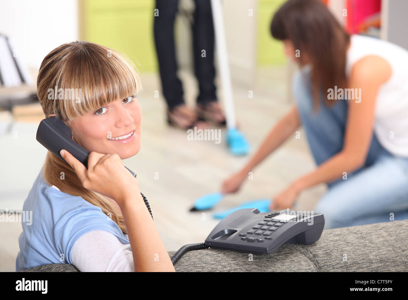 three female students sharing flat Stock Photo - Alamy