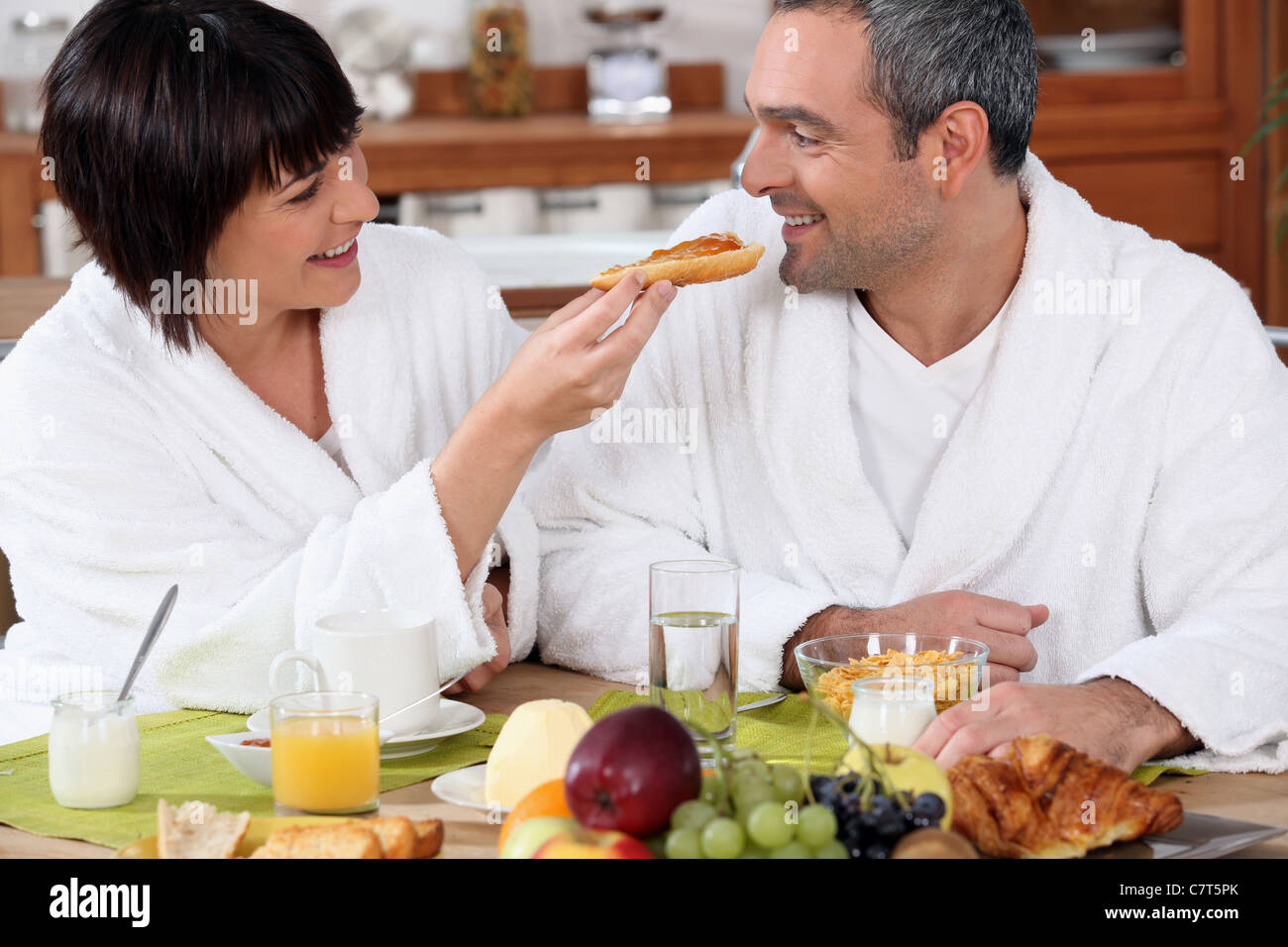 Couple eating breakfast Stock Photo - Alamy