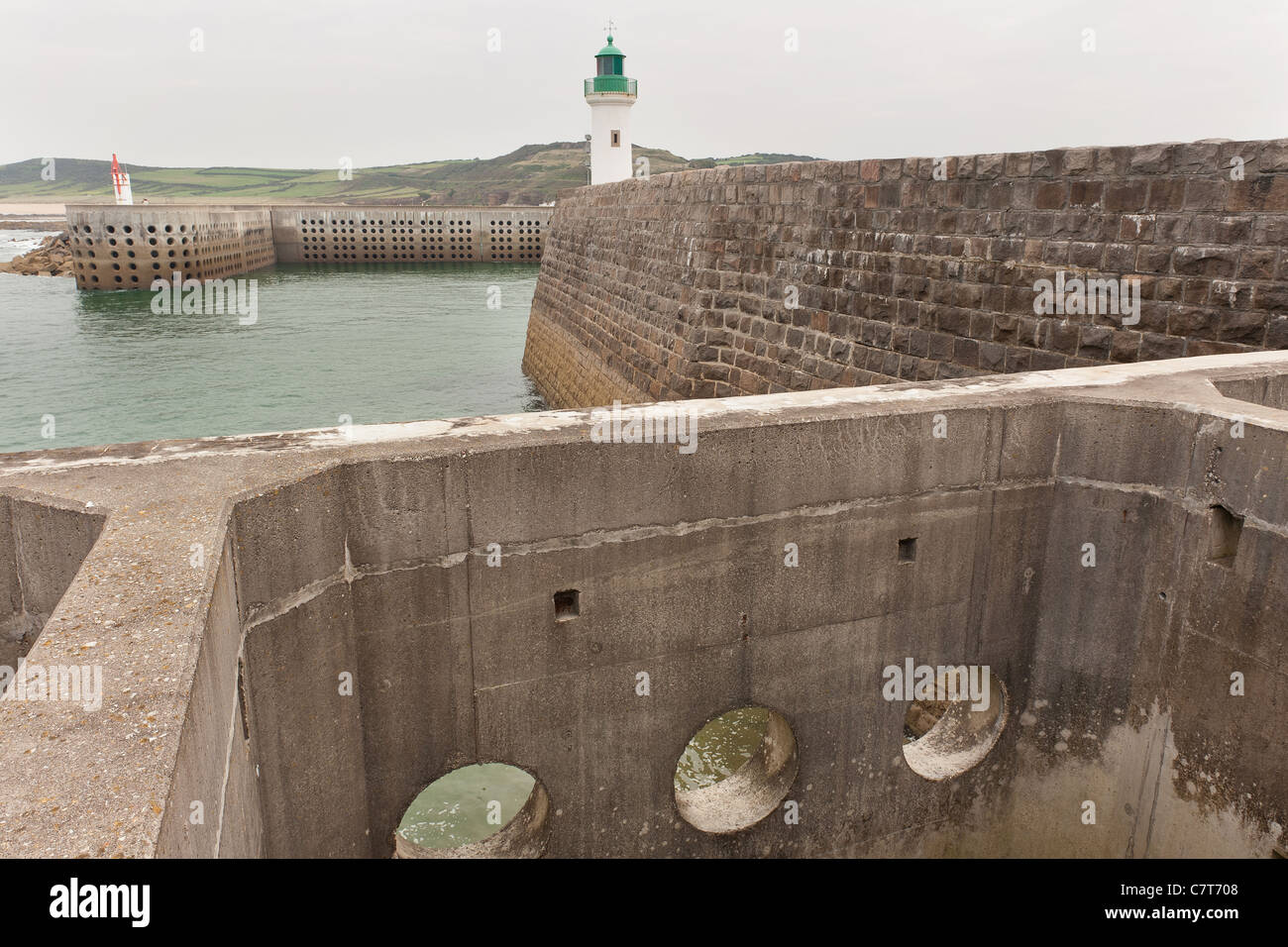 Sea defence engineering in harbor wall to dissipate ferocity of ...