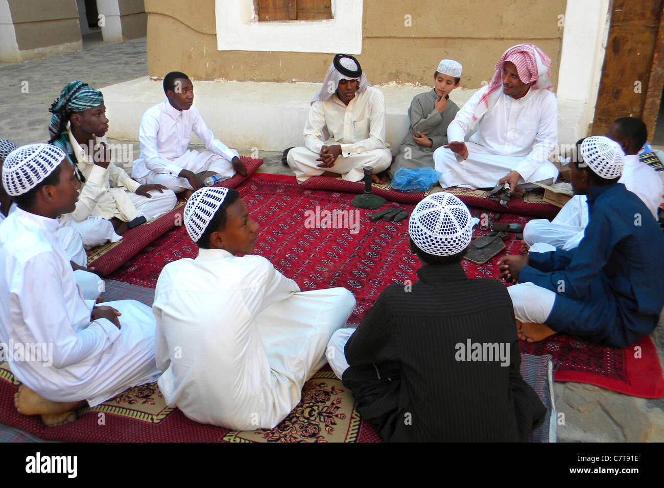 Saudi men hi-res stock photography and images - Alamy