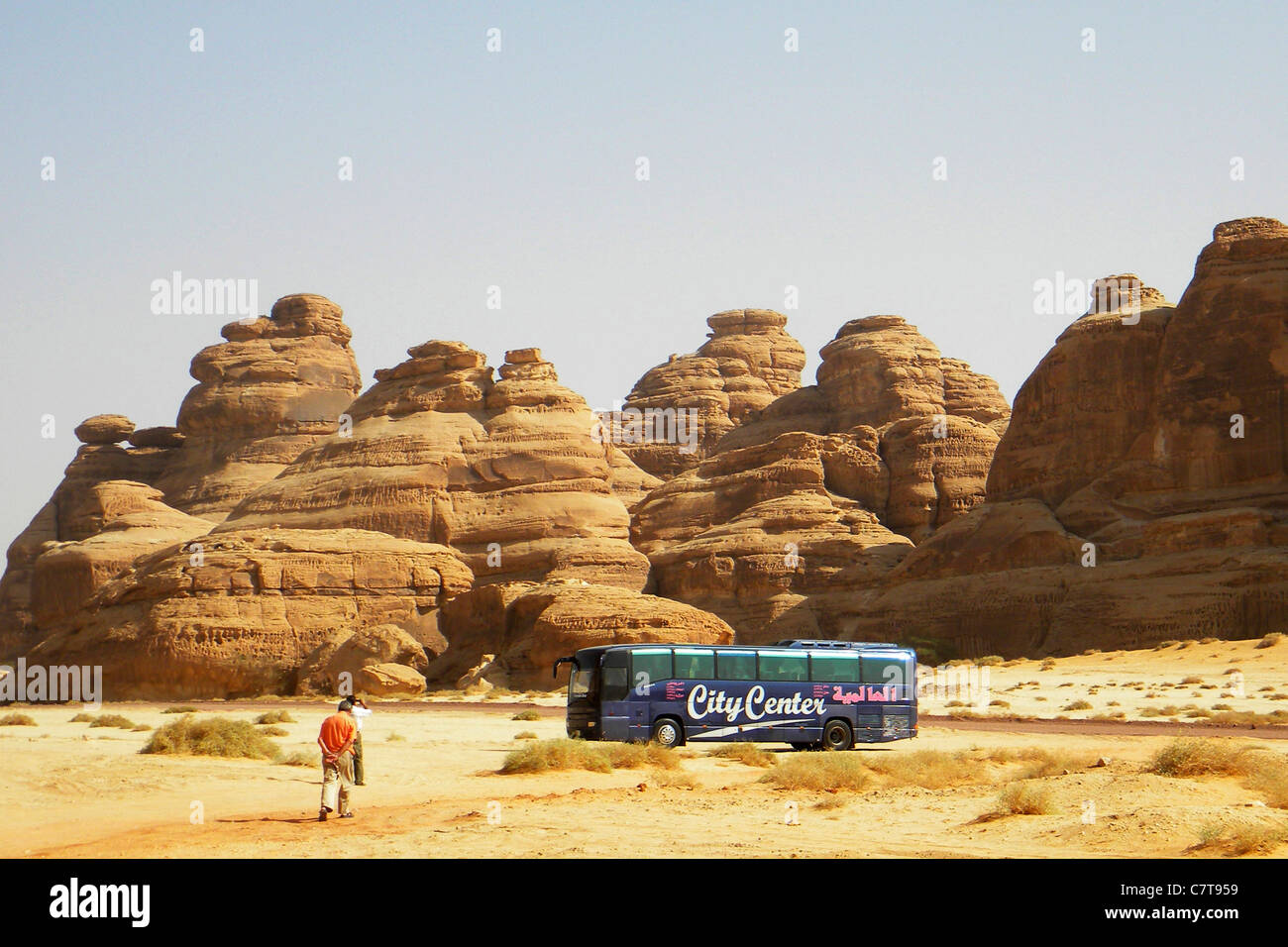 Saudi Arabia, tourists in the desert Stock Photo - Alamy
