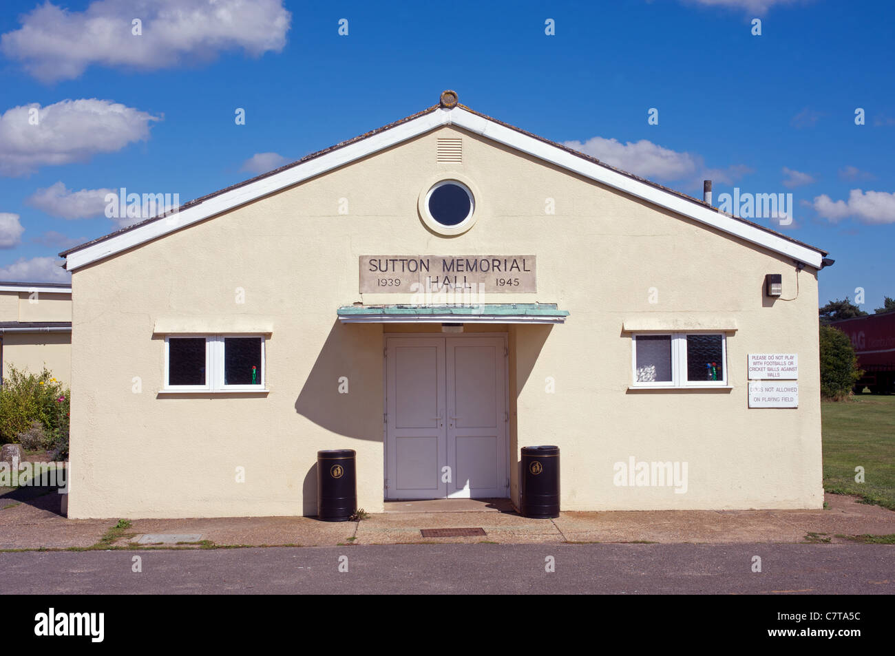 Village memorial hall hi-res stock photography and images - Alamy