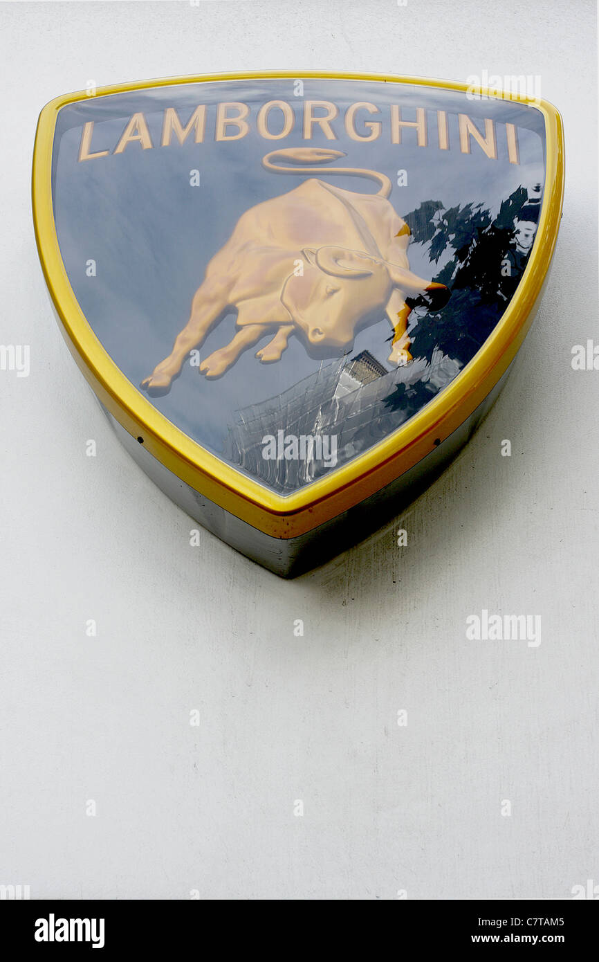 Lamborghini emblem hi-res stock photography and images - Alamy