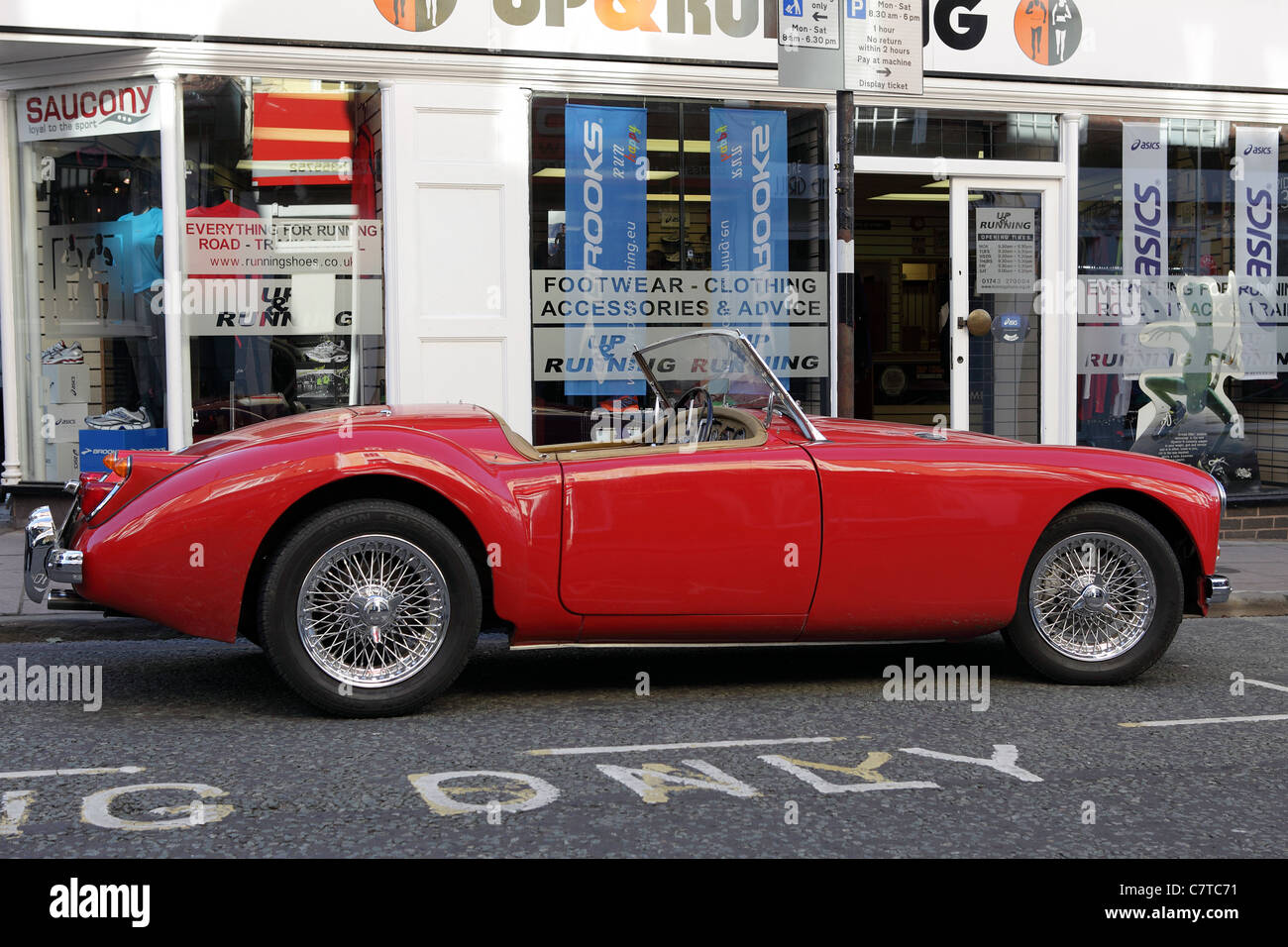 Car side elevation hi-res stock photography and images - Alamy