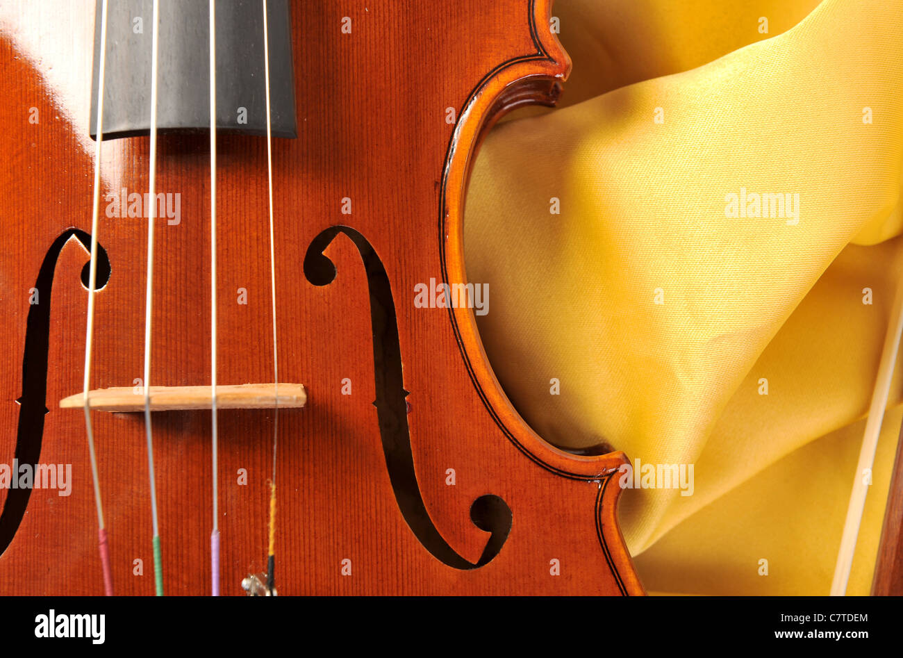 Viola violin hi-res stock photography and images - Alamy