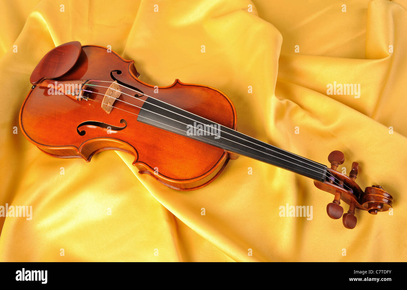 Viola violin hi-res stock photography and images - Alamy