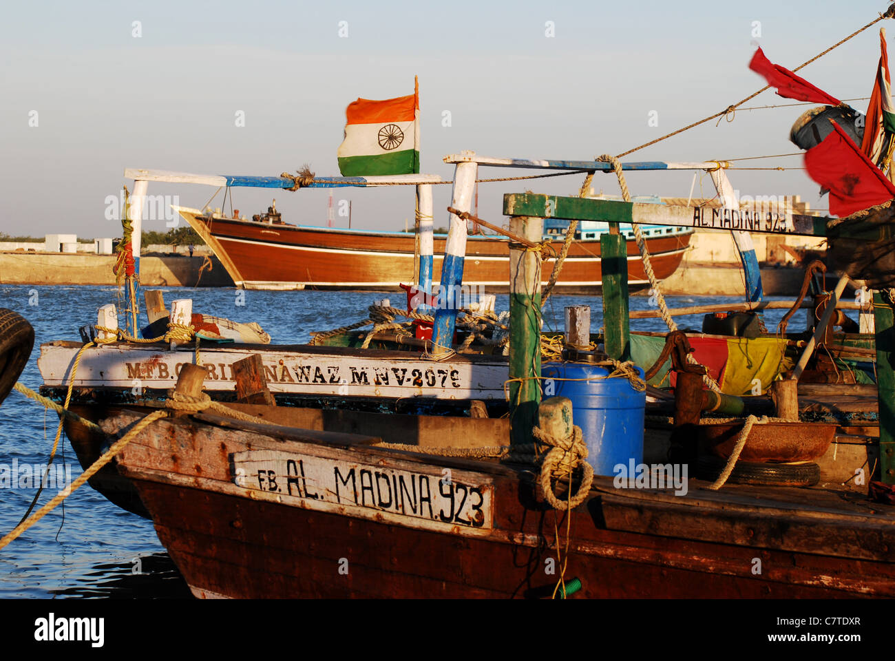 Wood boats india hi-res stock photography and images - Alamy
