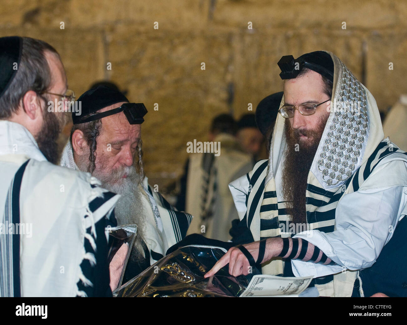Jewish men prays during penitential hi-res stock photography and images ...