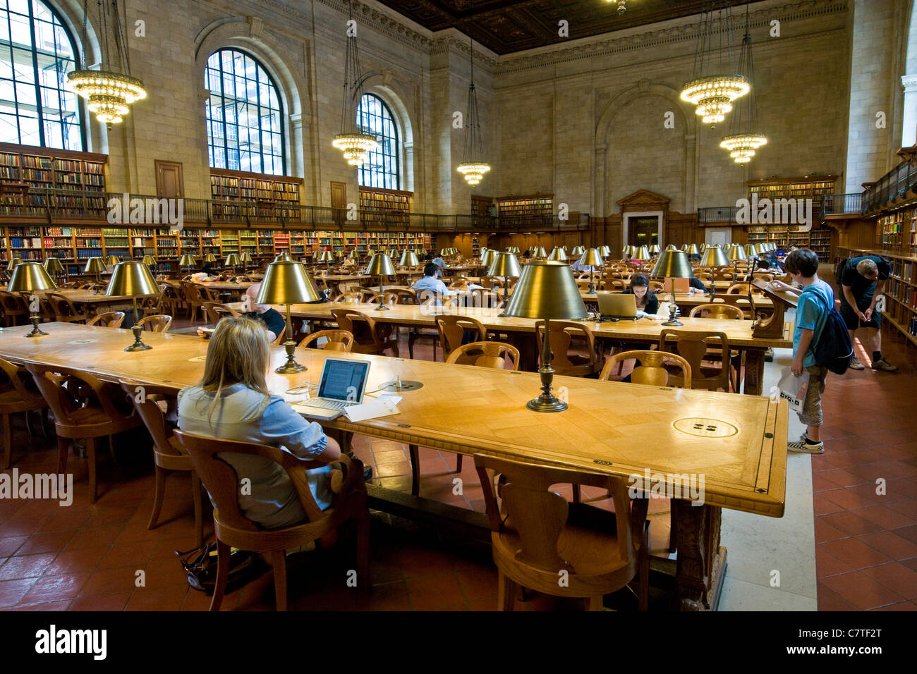 Usa, New York City, students at New York Public Library in Midtown ...