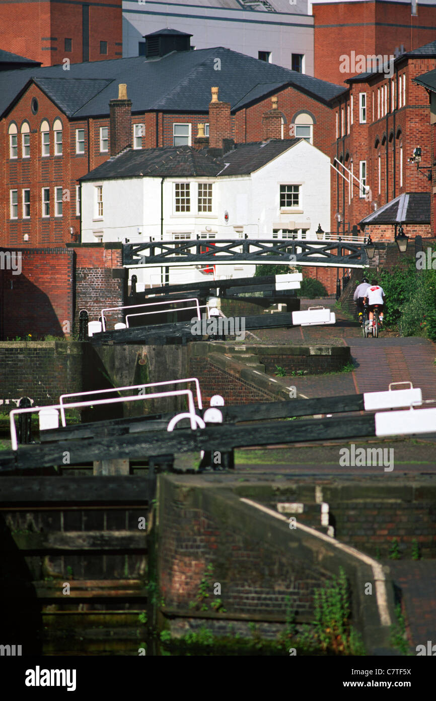 Farmer Bridge locks, near Cambrian wharf, Birmingham Stock Photo - Alamy