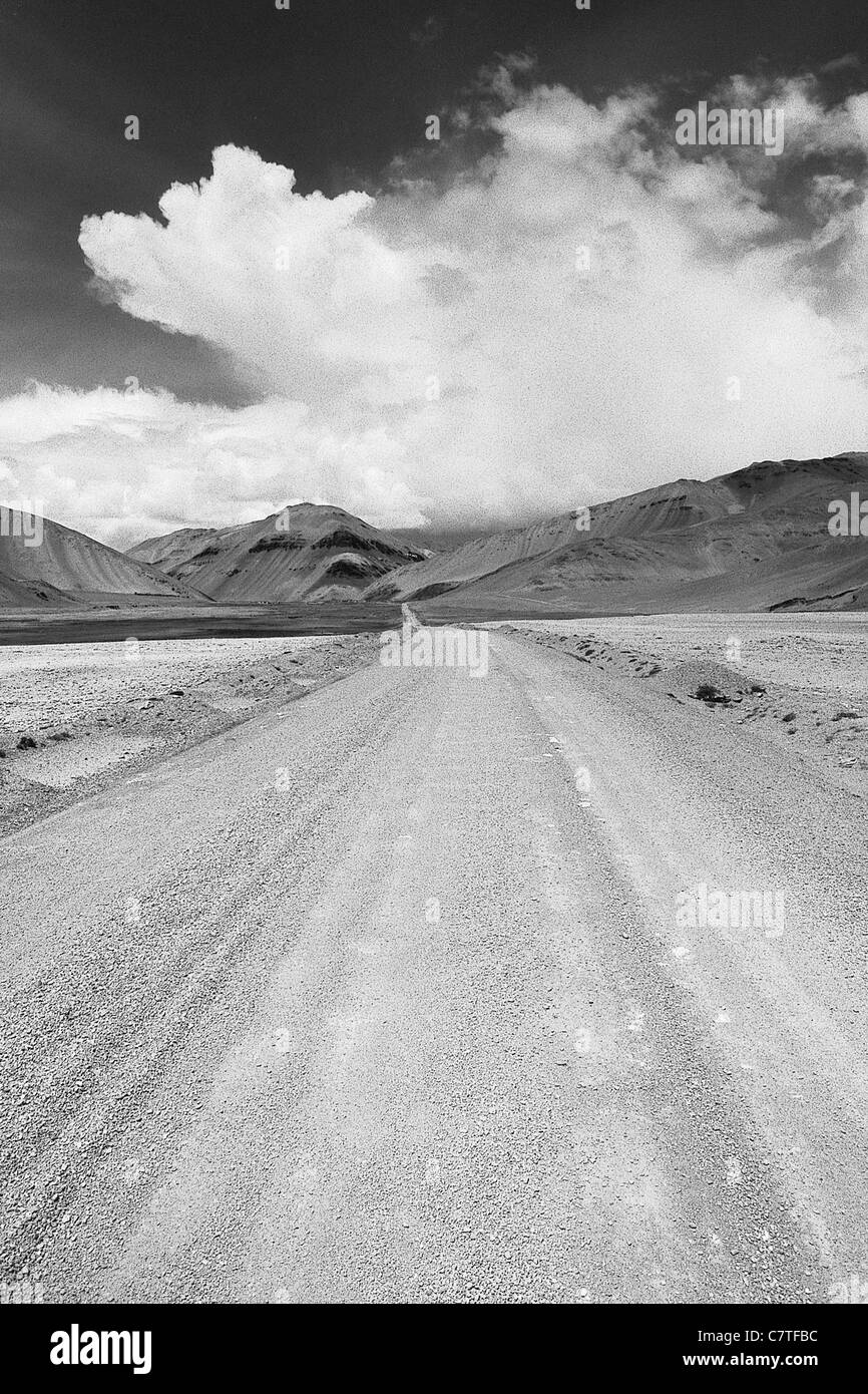 Tibet, Himalaya, highway over 5.000 mt. above sea level Stock Photo - Alamy