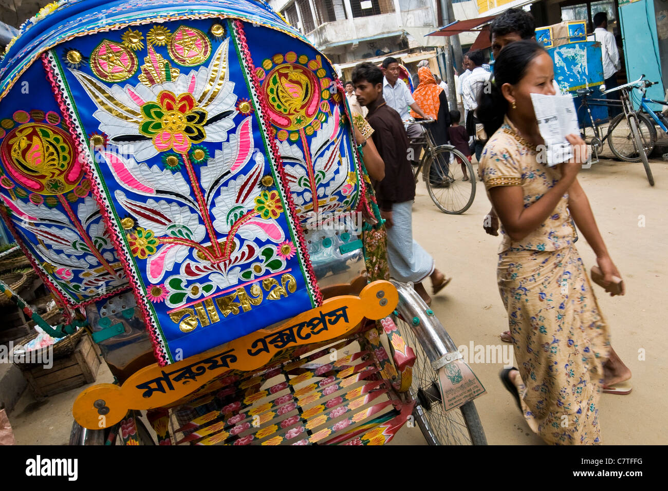 Dhaka bangladesh rickshaws people hi-res stock photography and images ...