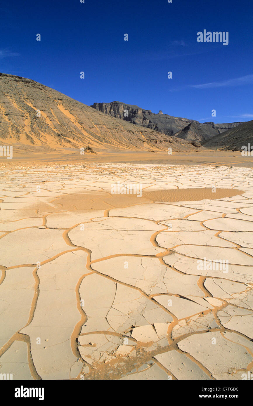 Libya, Fezzan, Jabal Akakus desert Stock Photo - Alamy