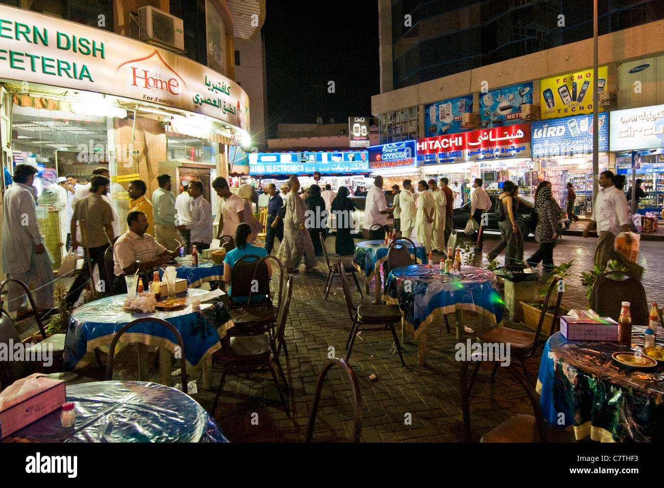 Dubai scene hi-res stock photography and images - Alamy