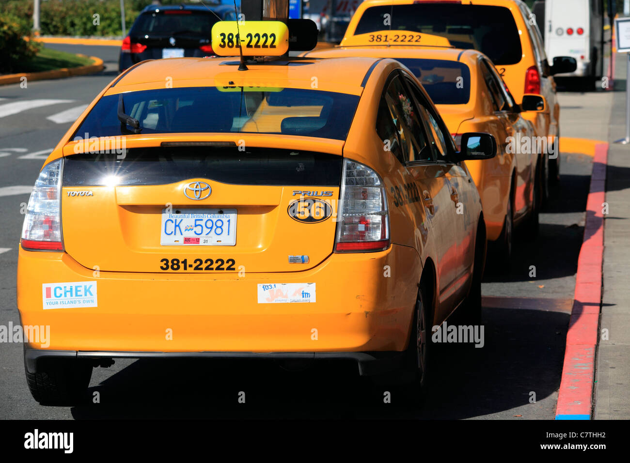 Line of taxis at airport hi-res stock photography and images - Alamy