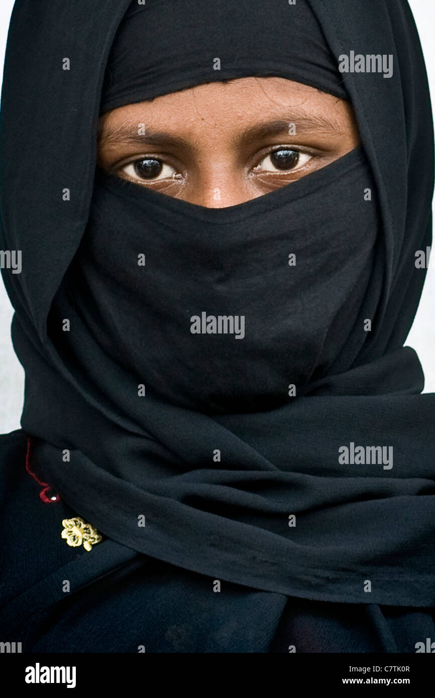 Bangladesh, Bagerhat, portrait of woman Stock Photo - Alamy