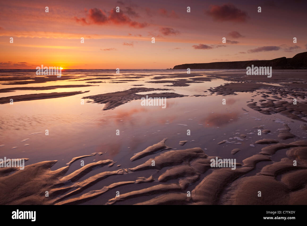 English beach sunset hi-res stock photography and images - Alamy