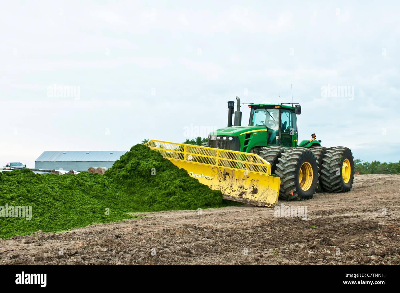 Blade tractor hi-res stock photography and images - Alamy