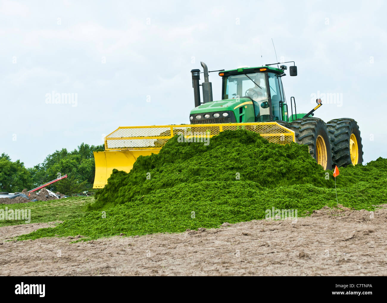 Blade tractor hi-res stock photography and images - Alamy