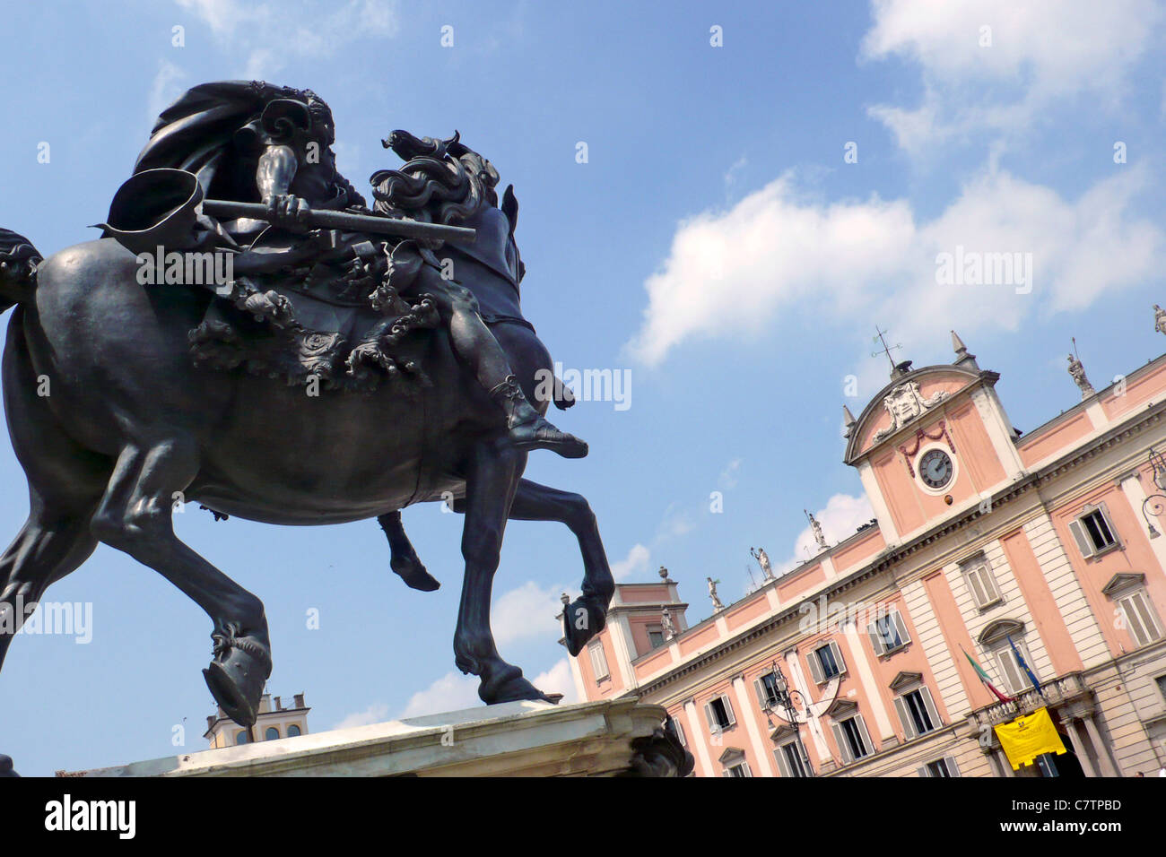 Italy, Emilia Romagna, Piacenza, the Piazza dei Cavalli with statue of ...