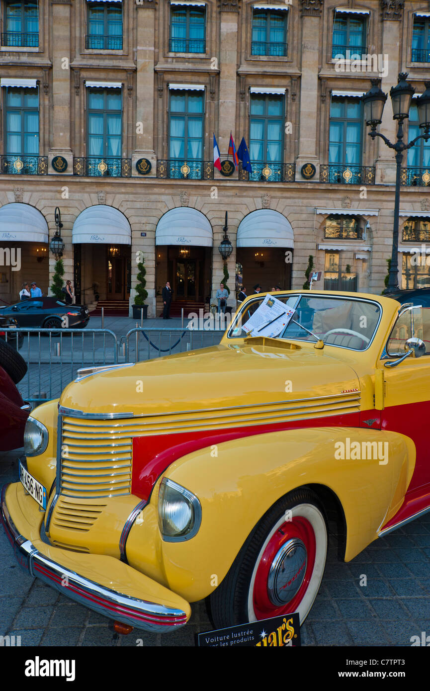 Paris retro car in the street hi-res stock photography and images - Alamy