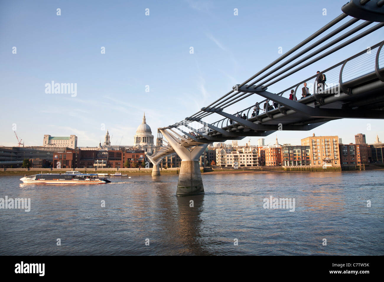 Millennium foot Bridge, London Millennium Footbridge and St. Paul's ...