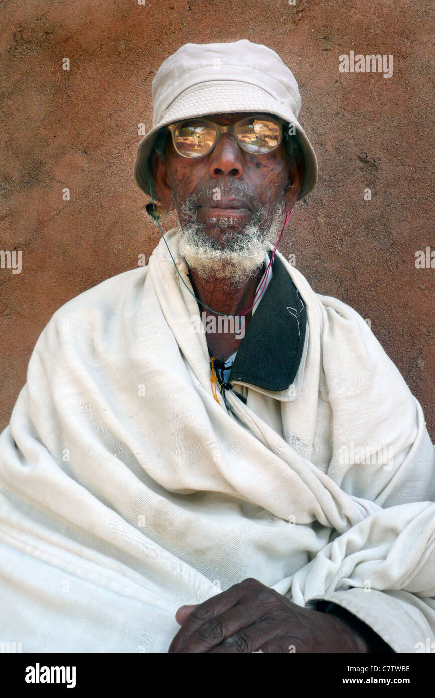 Old man ethiopia hi-res stock photography and images - Alamy