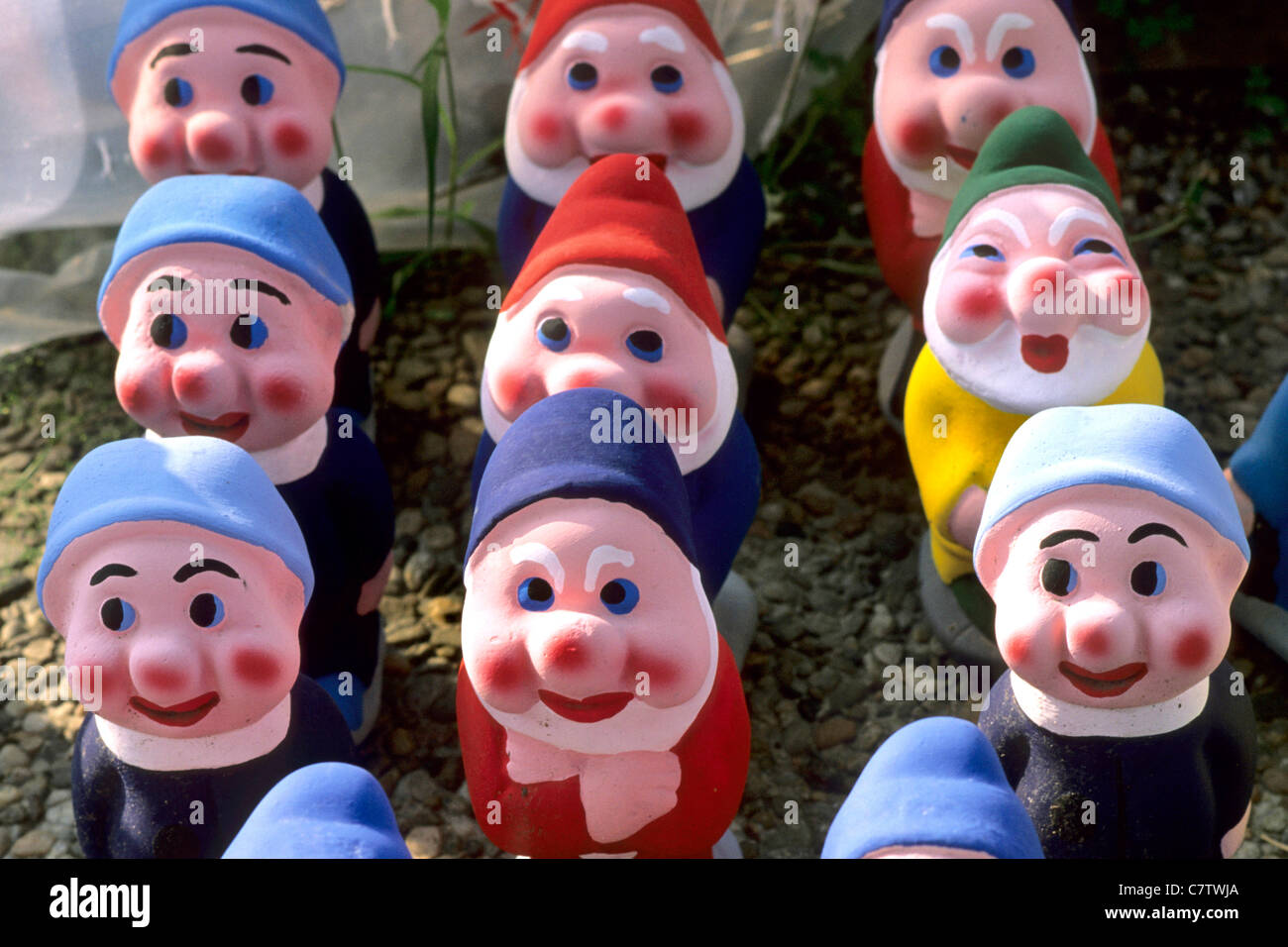 Miniature garden ornaments hi-res stock photography and images - Alamy